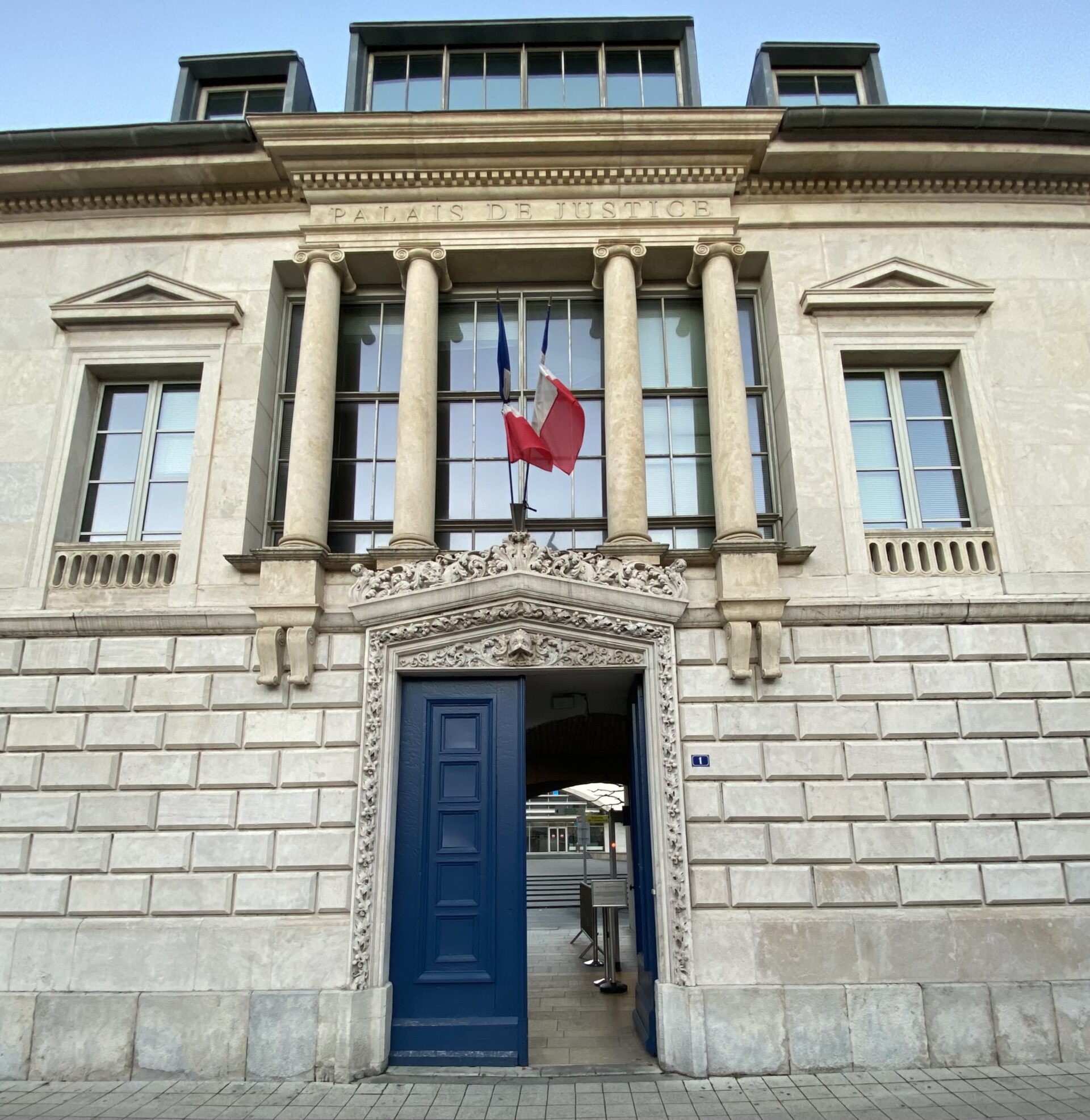 Besançon. Face au collectif Némésis, Anne Vignot perd la première ...